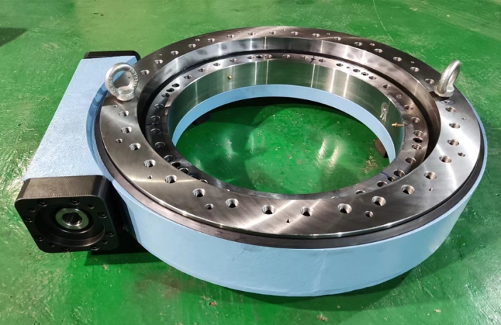 What is a slewing drive and how it works? | LYSYM